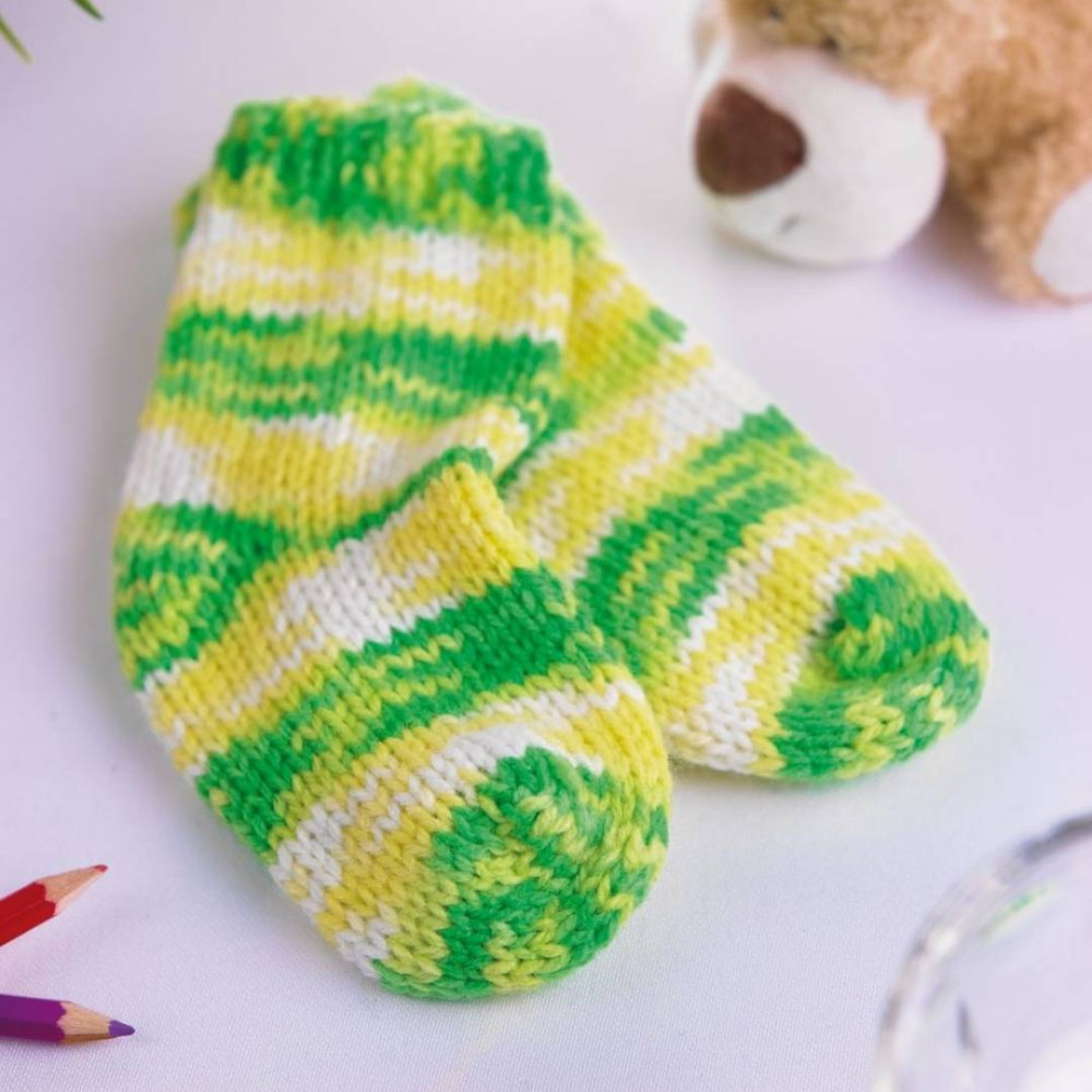 Easy Gradient Baby Socks Knitting Pattern | Knitting Patterns | Let's ...