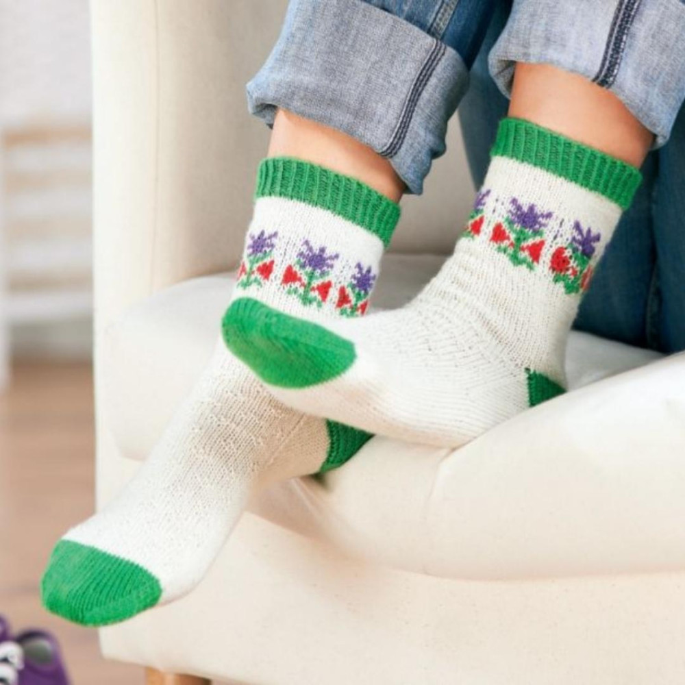 Colourwork Flower Socks Knitting Pattern | Knitting Patterns | Let's ...