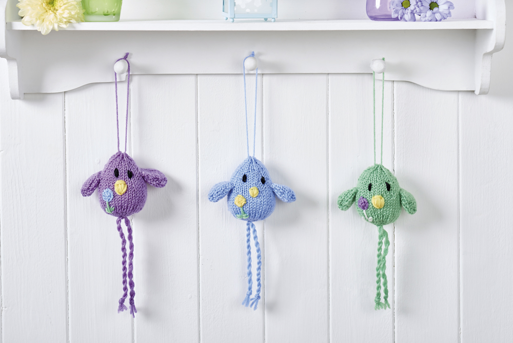 Hanging birdies | Knitting Patterns | Let's Knit Magazine