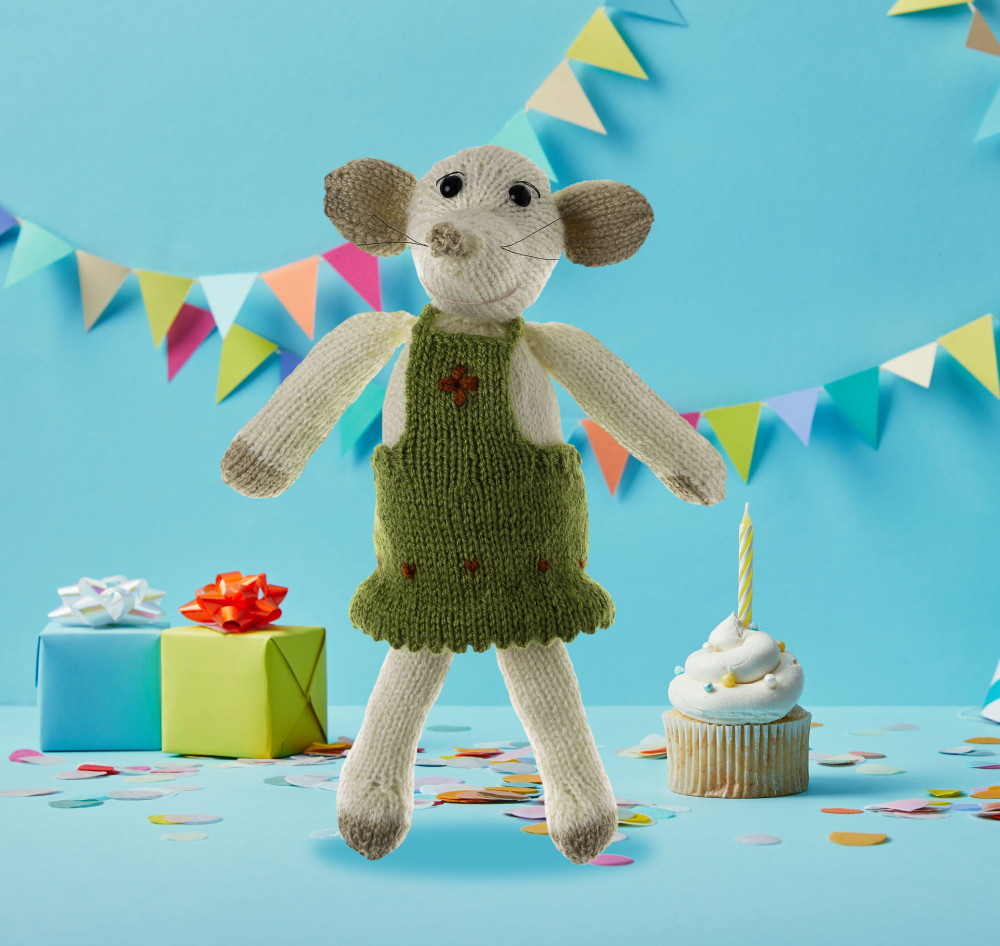 Mouse Toy Knitting Pattern: Squeaks the Mouse | Knitting Patterns | Let ...