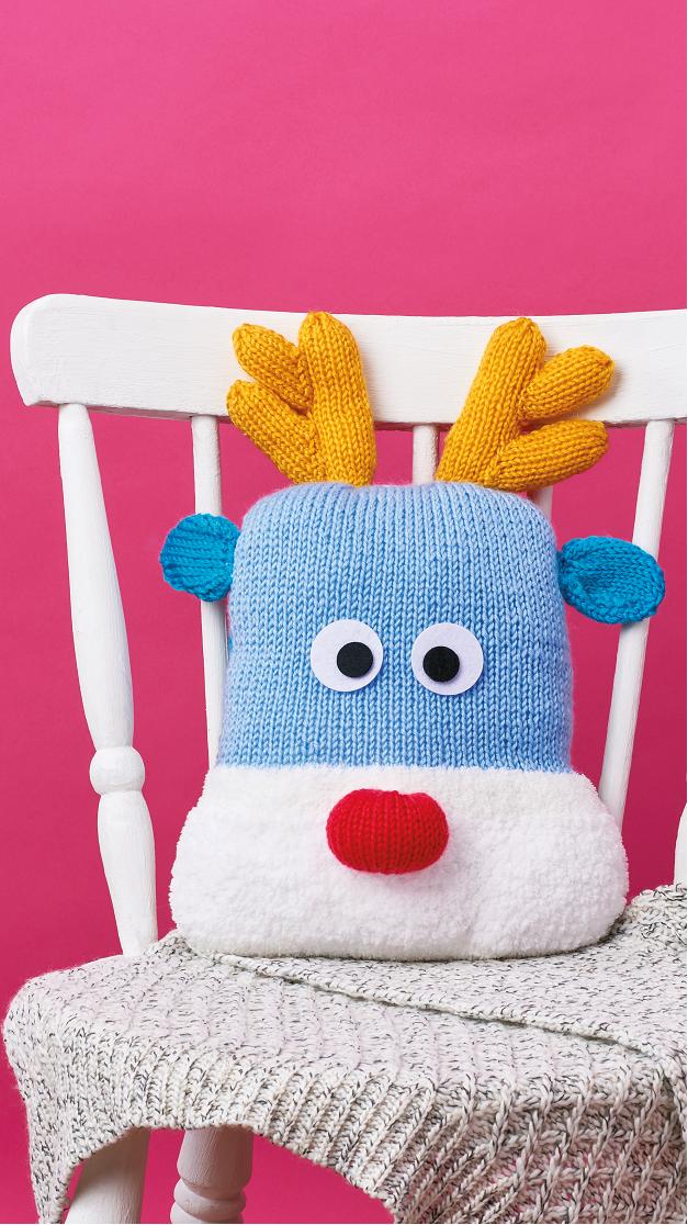 Reindeer Cushion | Knitting Patterns | Let's Knit Magazine