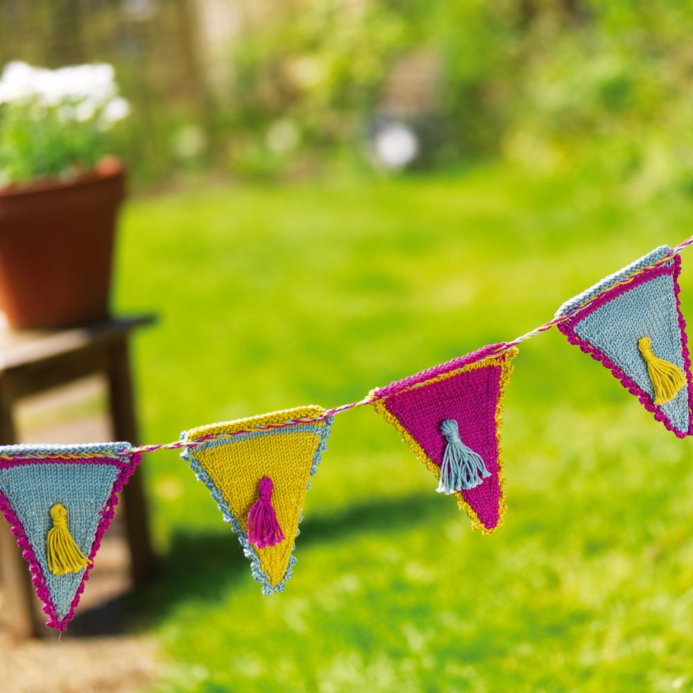 Rainbow Tassel Bunting Knitting Pattern | Knitting Patterns | Let's ...