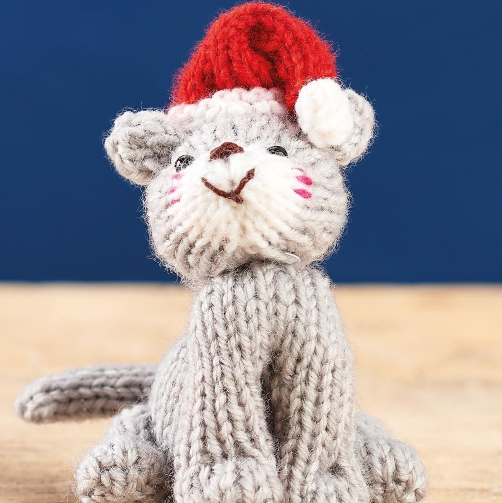 Christmas Chorus Cat | Knitting Patterns | Let's Knit Magazine