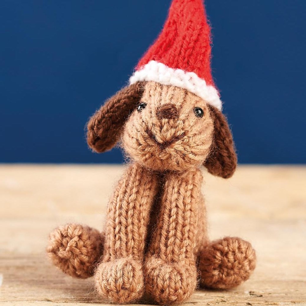 Christmas Chorus Dog | Knitting Patterns | Let's Knit Magazine