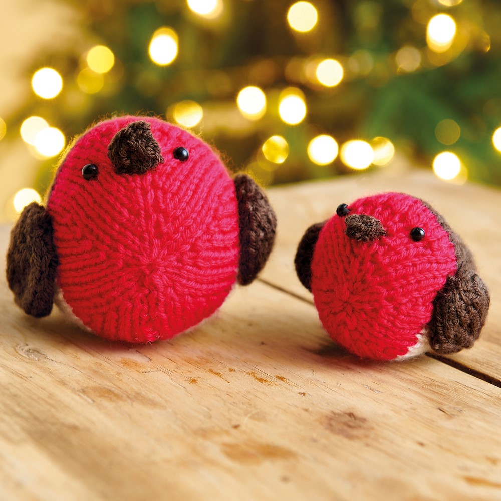 Christmas Robin Duo | Knitting Patterns | Let's Knit Magazine