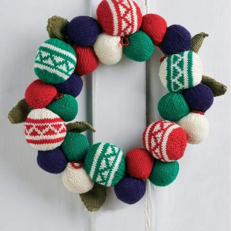 Christmas wreath | Knitting Patterns | Let's Knit Magazine